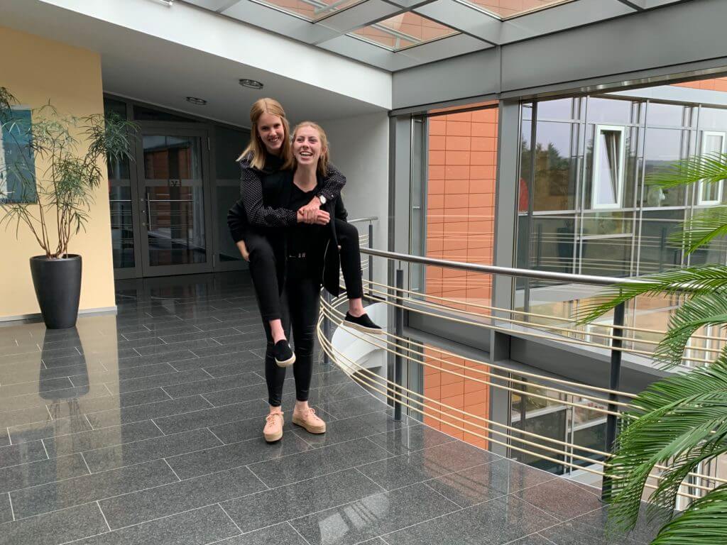 Neue Auszubildende bei der Verinigten Volksbank Raiffeisenbank eG